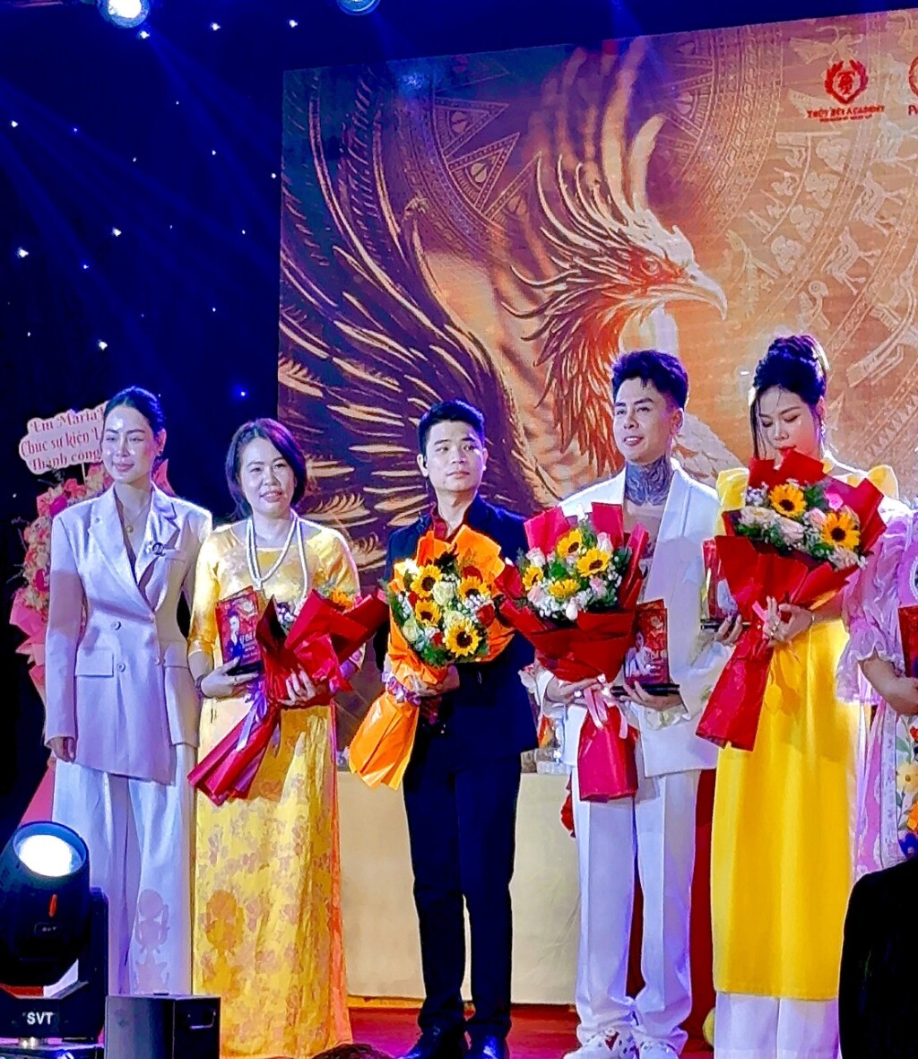 Master Trương Hạnh Gây Ấn Tượng Mạnh Mẽ với Màn Trình Diễn Xăm Chỉ Tay ...