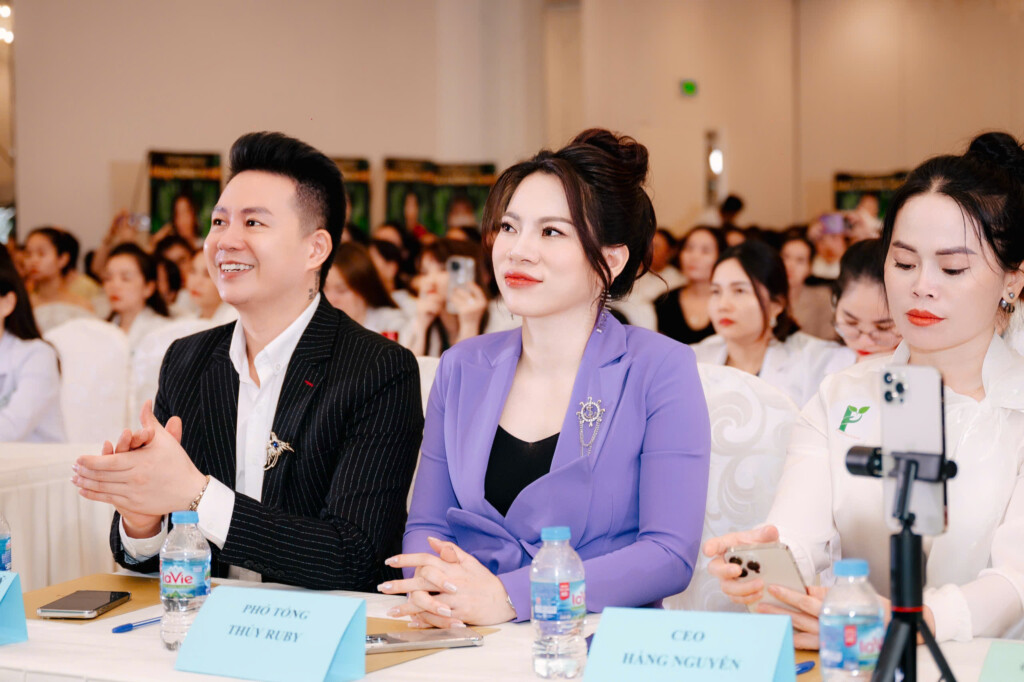 Master Thủy Ruby Speaker trình diễn kỹ thuật Nám Không Bong quốc tế tại ...